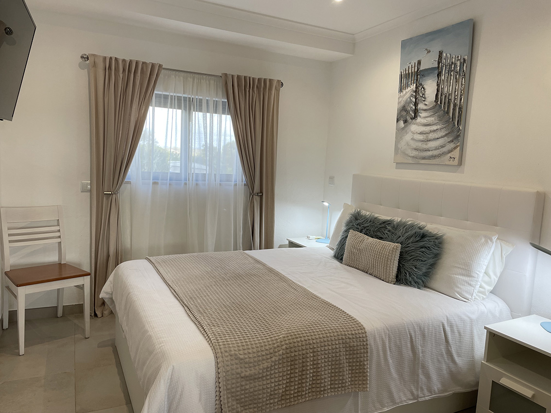 Stunning and spacious south-facing Villa Monte Canelas